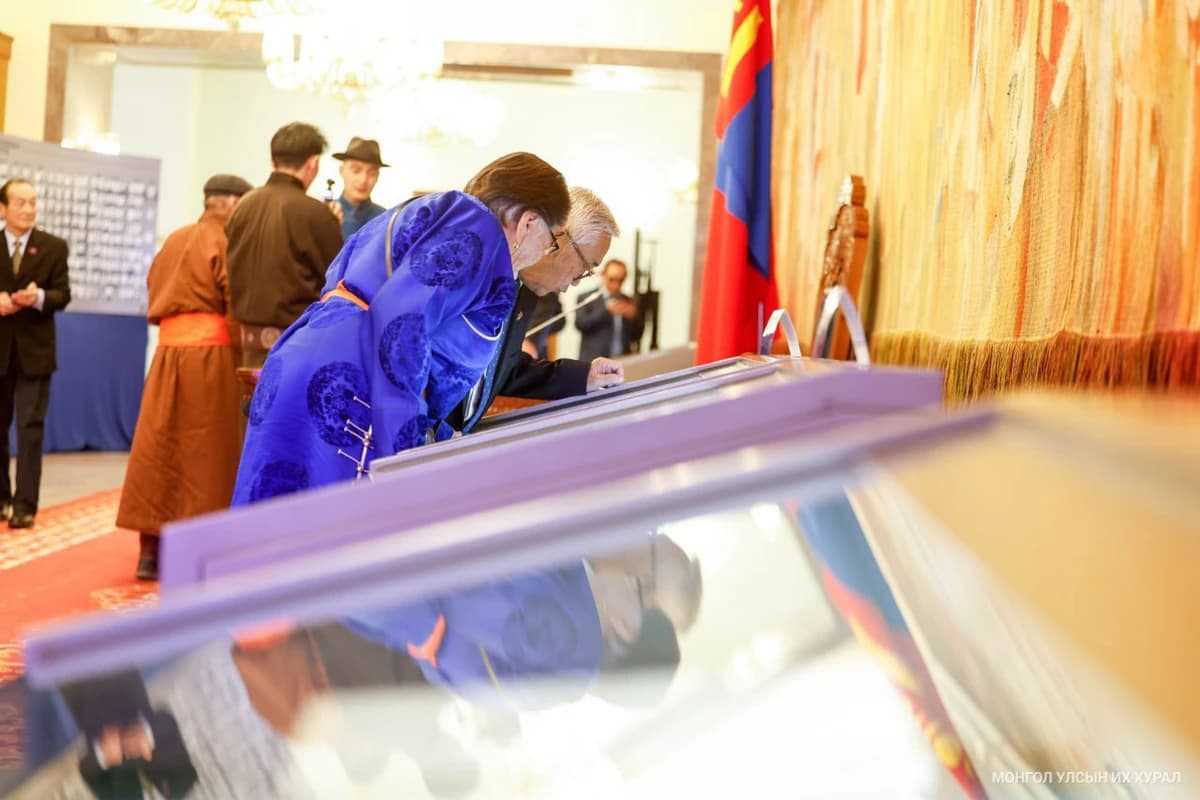 大呼拉尔办公厅举办了以“第一部民主宪法颁布时的档案原件”为主题的展览活动 | Mono.mn